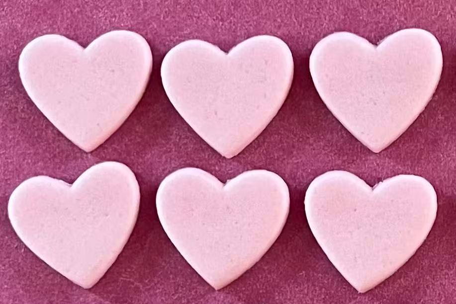 Edible 25 MiXED PiNK HeaRTS Fondant Cake Decorations Icing Toppers ...
