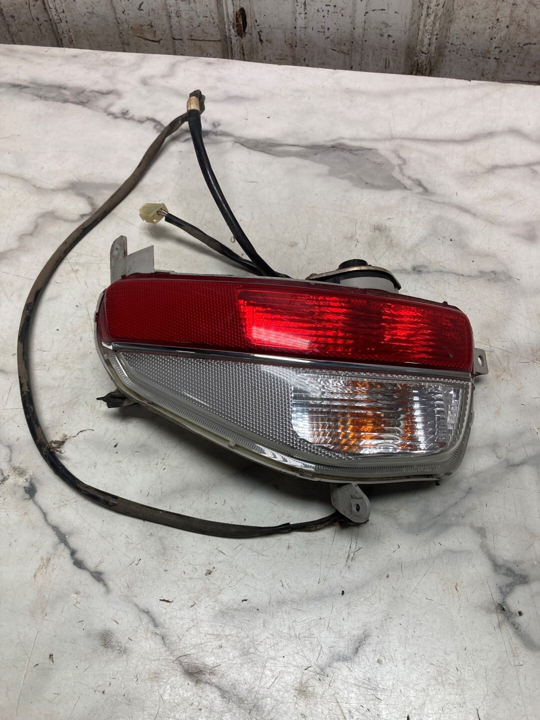 05 Suzuki AN 650 AN650 Burgman Scooter right rear tail light & turn ...