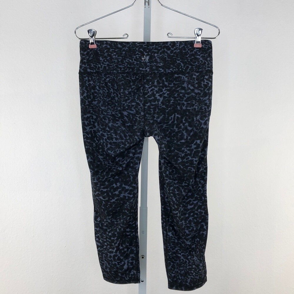 Athleta Black & Blue Floral Print Cropped Leggings sz… - Gem