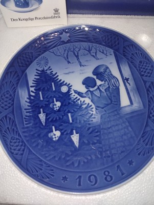 Royal Copenhagen 1981 Christmas Plate "Admiring the Christmas Tree ...