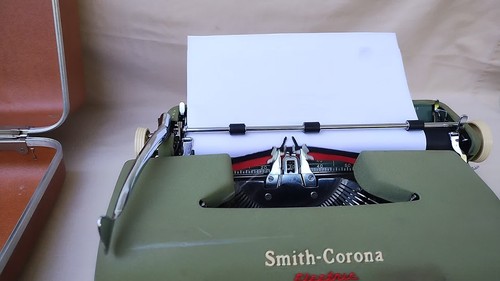 Smith Corona 5TE Sea Foam Green Electric Portable Typewriter w ...