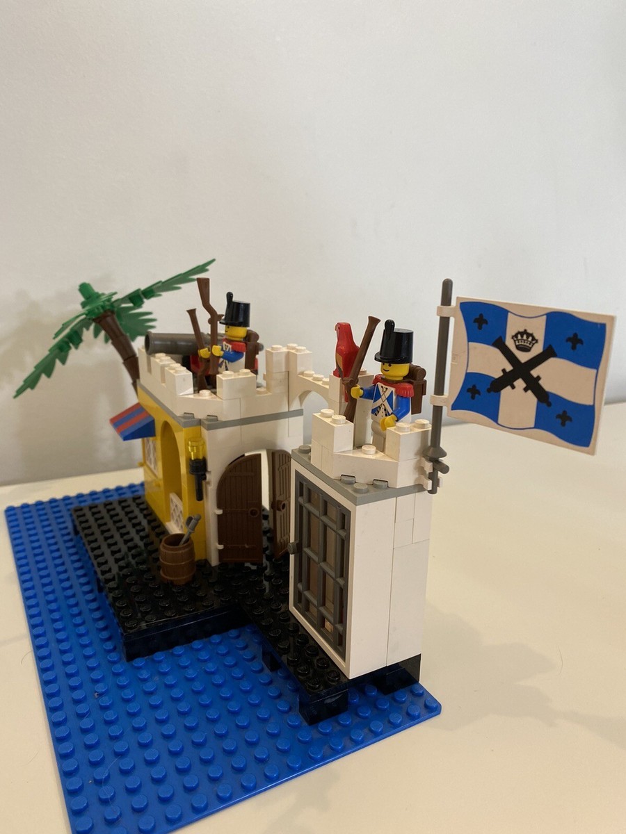 Lego Pirate Lagoon Lockup 1991 Lego Toys Vintage Pirates Display At
