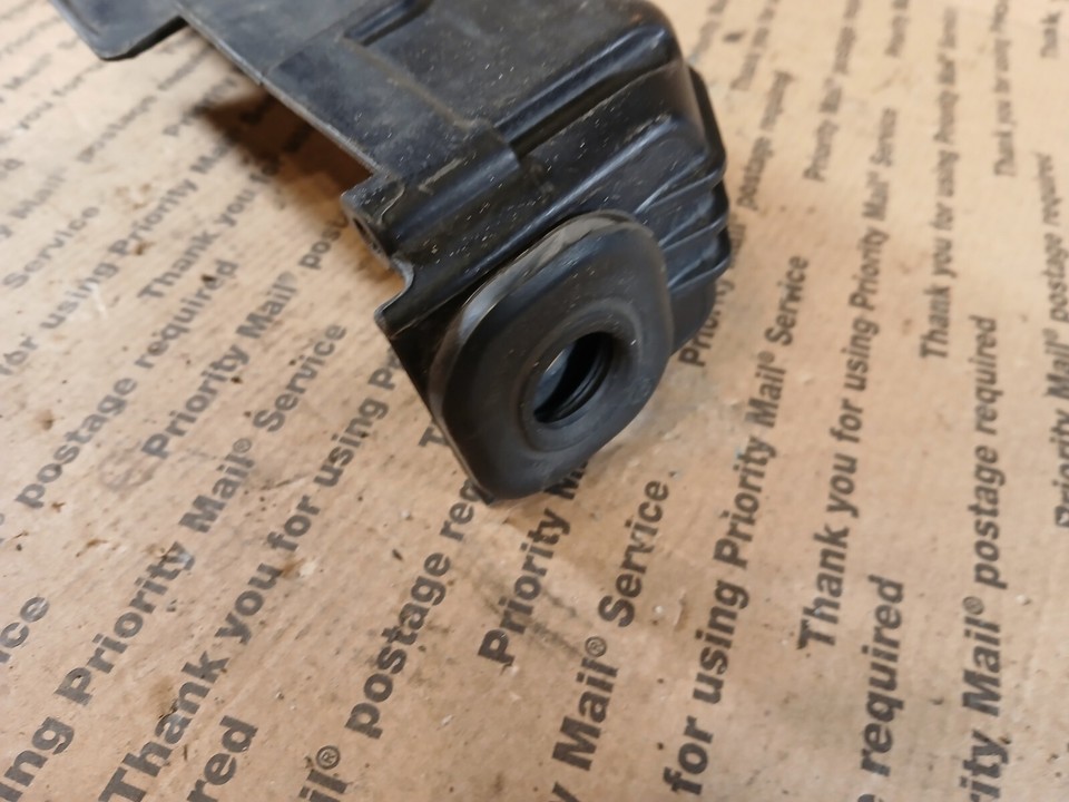 2011-2017 BMW F25 X3 Drivers Left radiator core cover plastic support ...