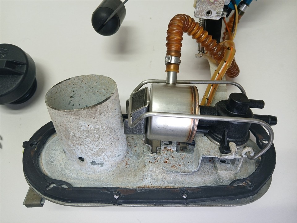 Harley-Davidson 2002 Electra Glide Fuel Pump Assembly 75126-02 / 62897 ...