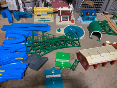 Tomy Thomas Tracks and Buildings LOT | eBay