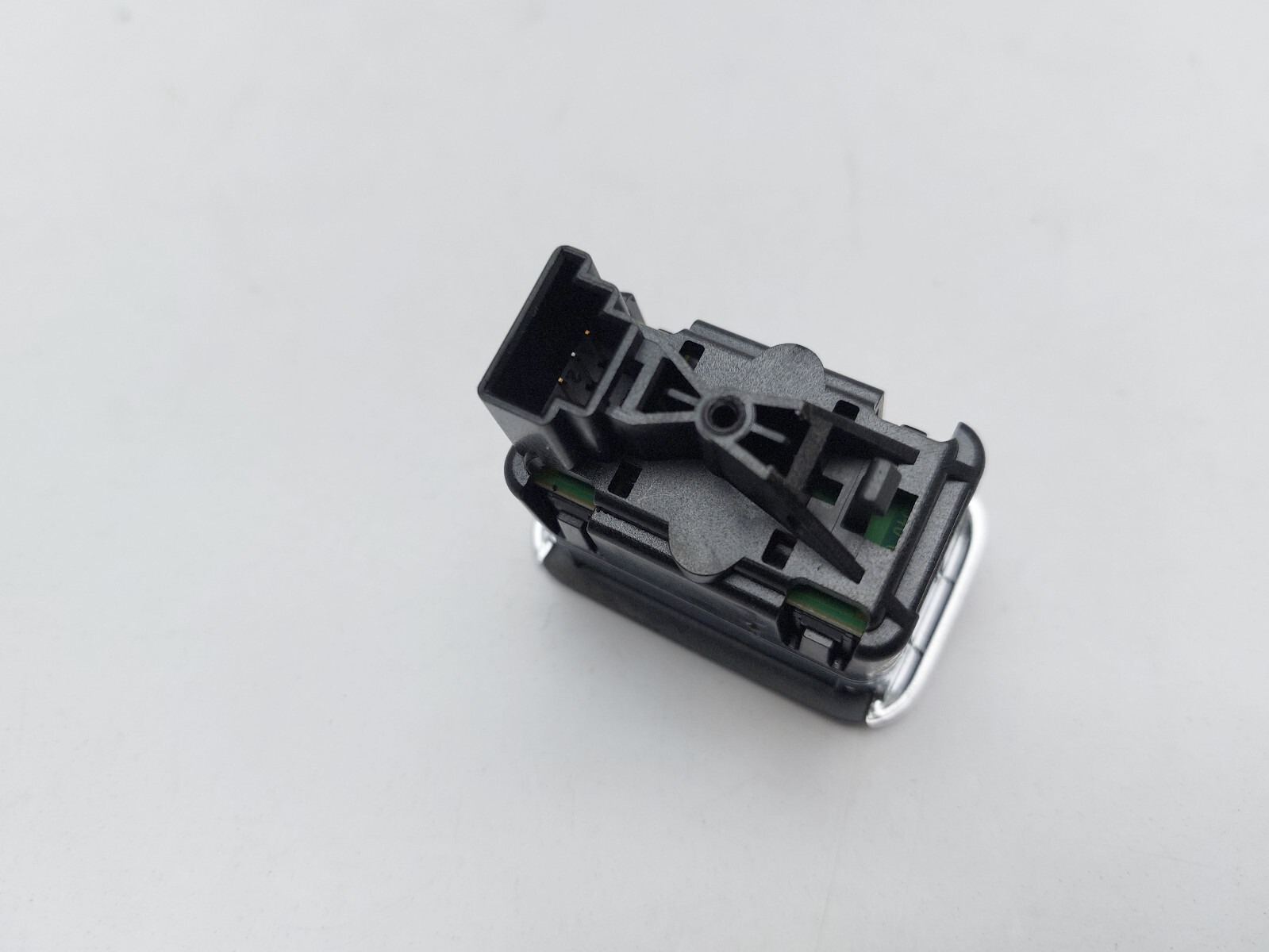 MERCEDES E CLASS C207 W207 TAILGATE BOOT LID RELEASE SWITCH 2011 ...