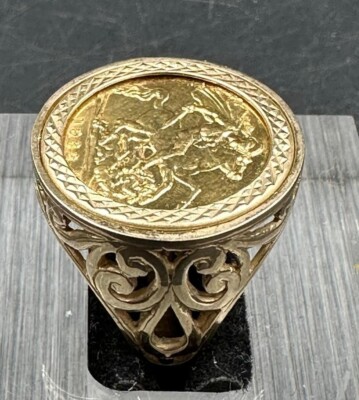 A 1982 half sovereign ring on a 9ct gold mount (total Approximate ...