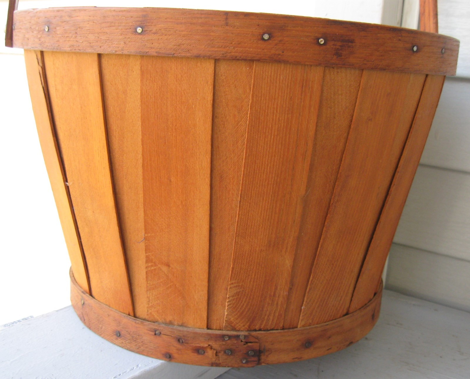 ANTIQUE/VINTAGE STAVED WOODEN APPLE/PEACH BASKET SWING HANDLE 2 WOOD ...