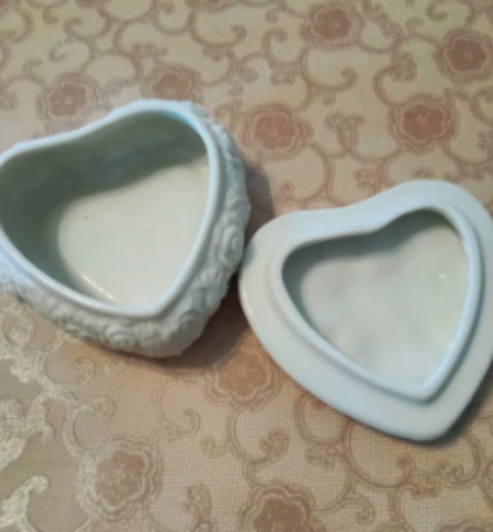 Ivory Heart Shaped Porcelain Trinket Box | eBay