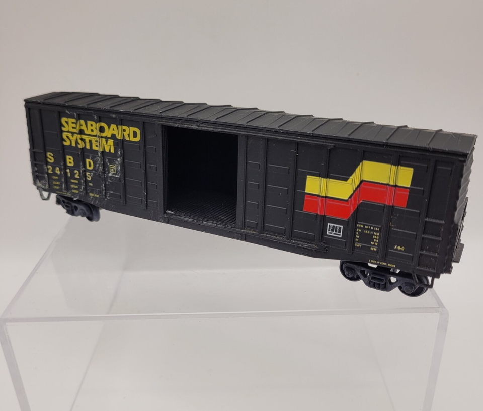 HO Scale Seaboard System 24125 50' Waffle Side Box Car | eBay