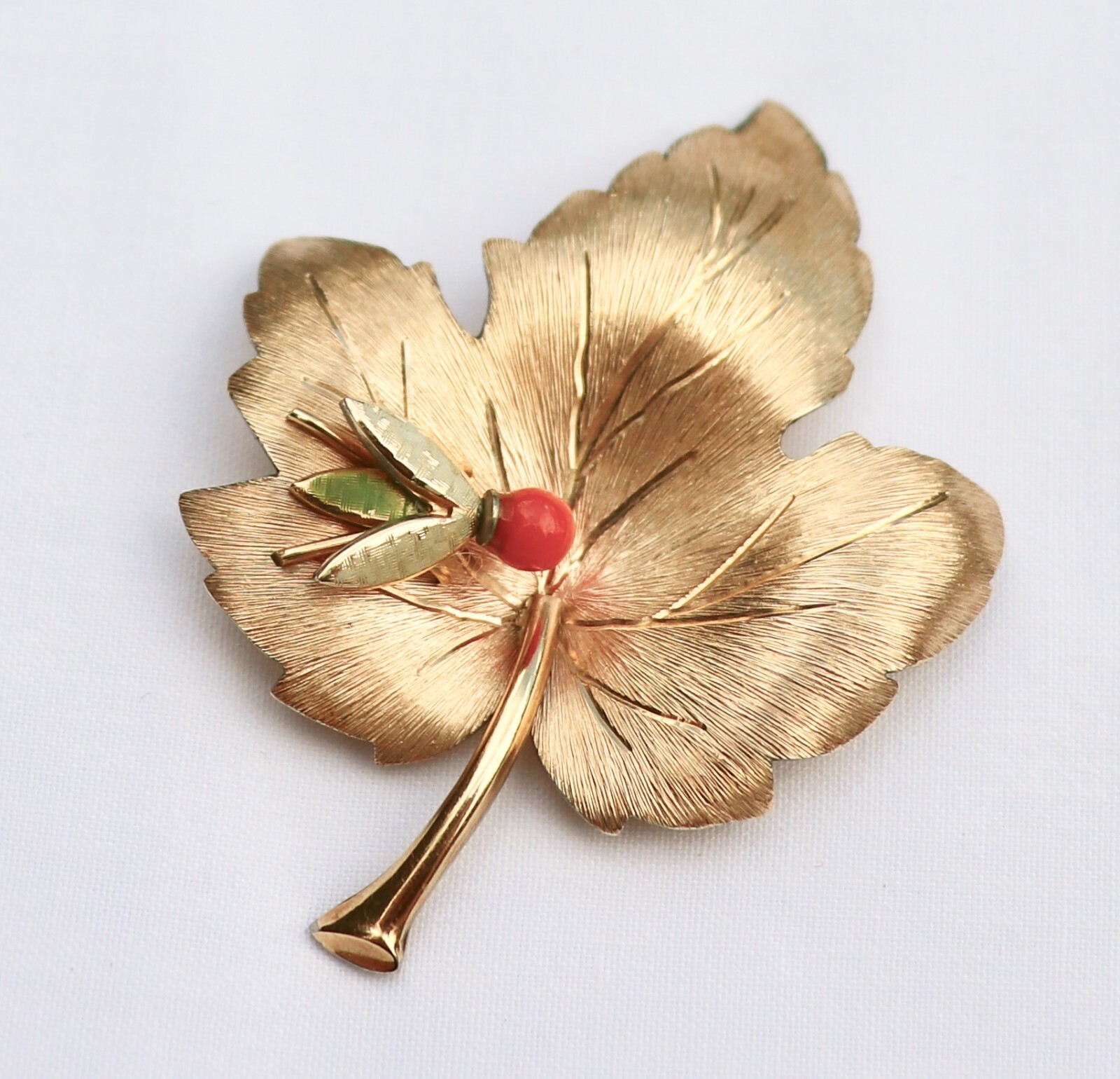 VINTAGE KREMENTZ GOLD OVERLAY MAPLE LEAF BROOCH WITH … - Gem