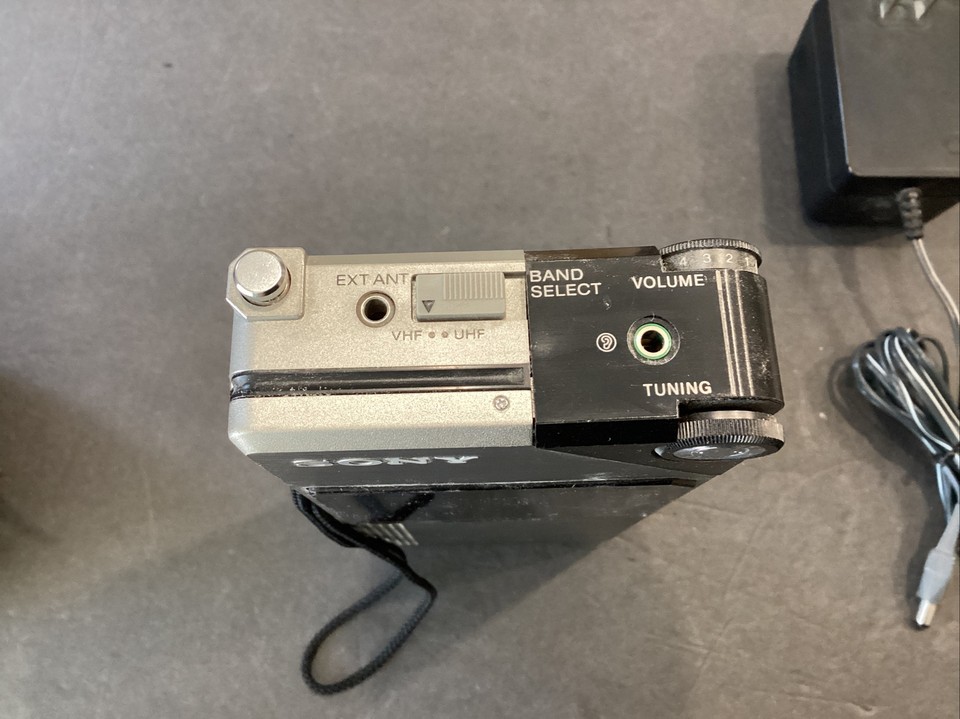 Vintage Sony Watchman FD-210 Tested WORKS W/ Earpiece & Power Pack Free ...