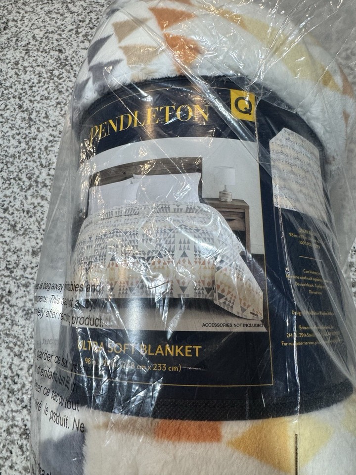 Pendleton Ultra Soft Plush Blanket- Arrow Point - Color Ivory Queen ...