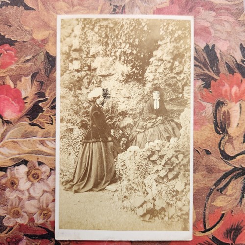 Antique CDV Photo Two Women Garden Outdoors 1860s Derby Englang Richard ...