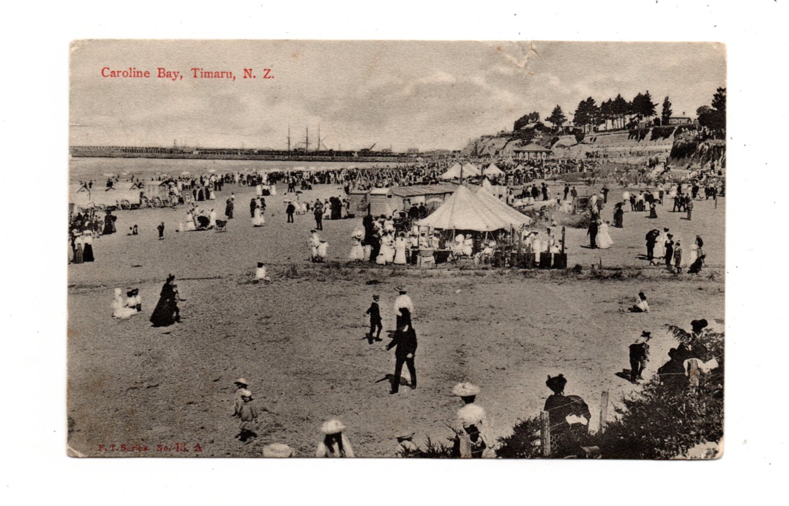 TIMARU, SOUTH ISLAND, NZ ~ CAROLINE BAY & BEACH, PEOPLE, F. T. PUB ...