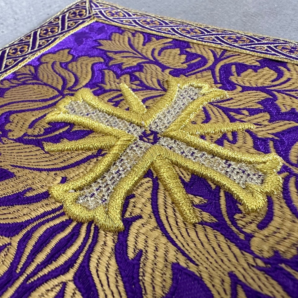 Purple Chalice Pall, Damask/brocade, Golden patterned trim | eBay