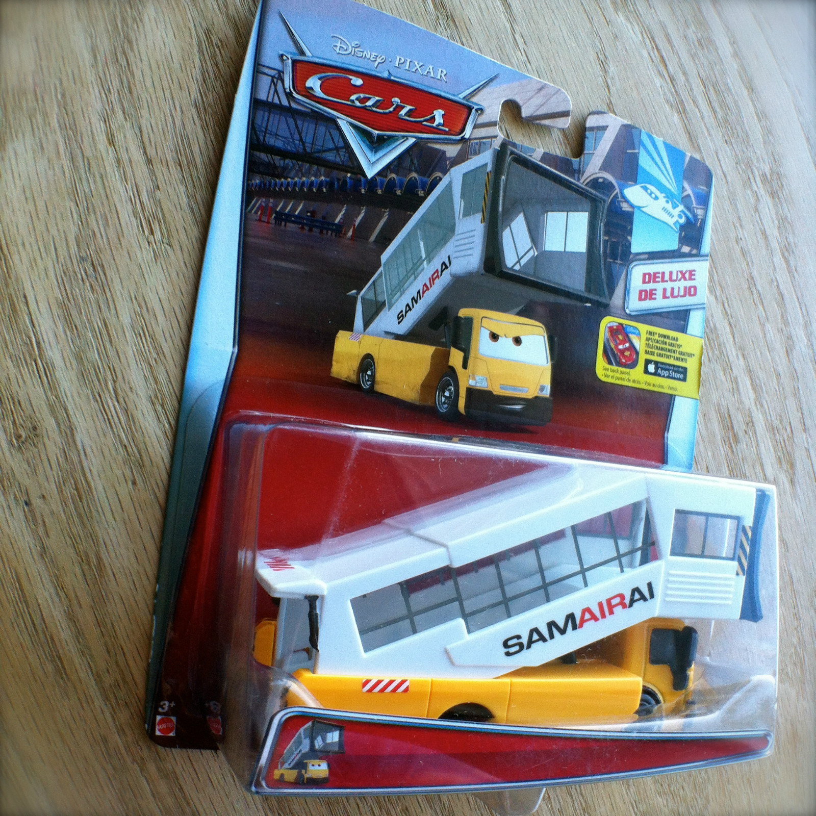 Disney PIXAR Cars UCCHI diecast 2015 AIRPORT ADVENTURE theme 2/6 DELUXE ...