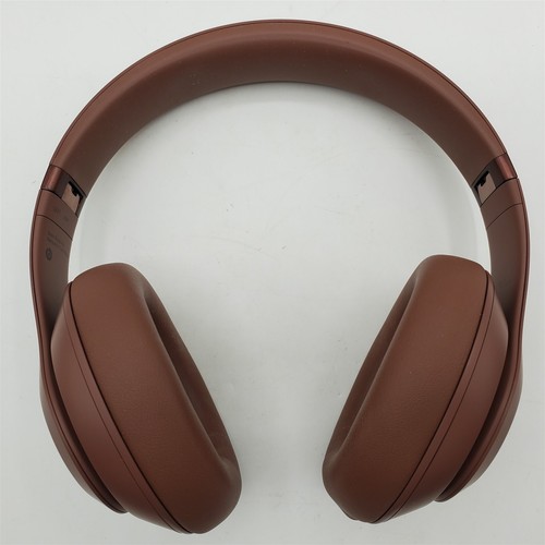 Beats Studio Pro x Kim Kardashian Bluetooth Noise Cancelling Headphones ...