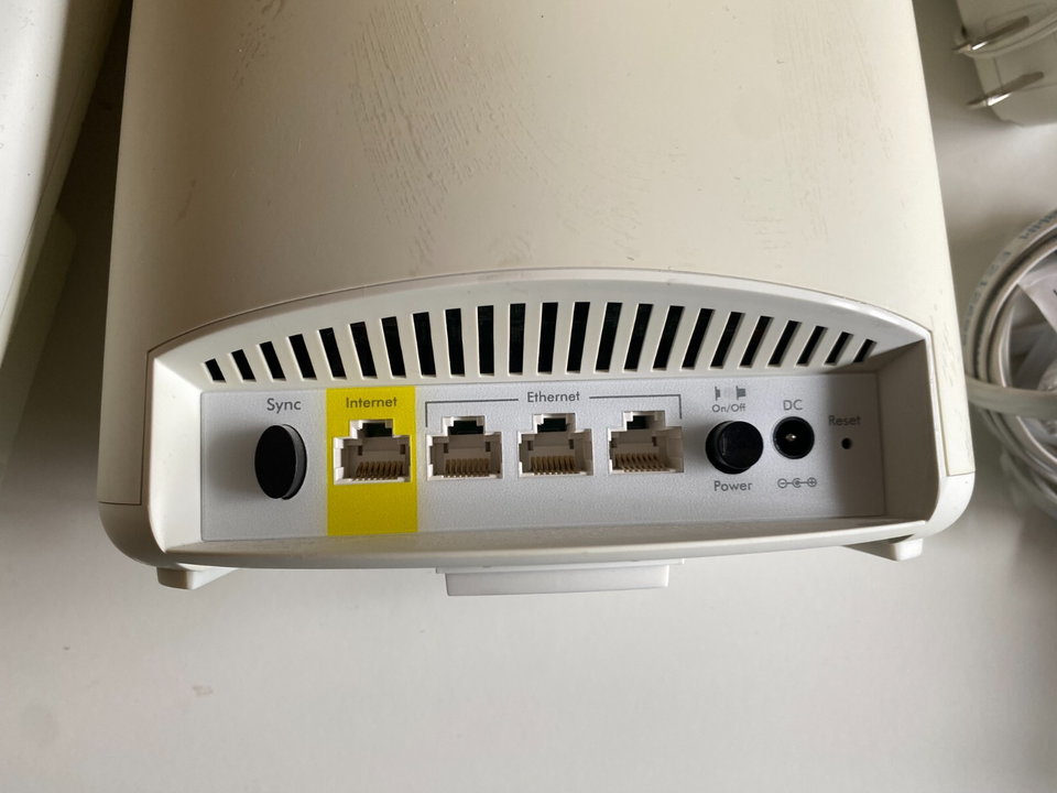 Netgear Orbi RBR40 Wireless Router + Plug in Satellite, Ethernet Cable ...