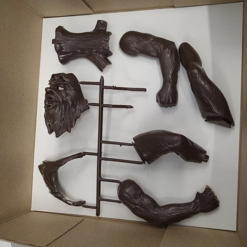 AMT 692 Snap Together Glow in the Dark Bigfoot Model Kit open box ...