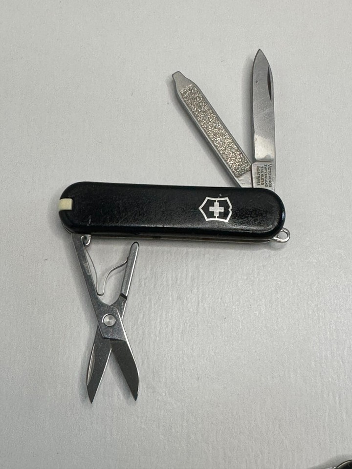 Victorinox 58mm Classic SD Swiss Army Knife! SAK EDC Multi tool NEW ...