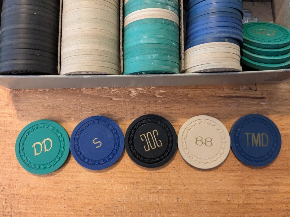 84 VINTAGE Clay/Bakelite Poker Chips in Box Embossed Great Condition | eBay