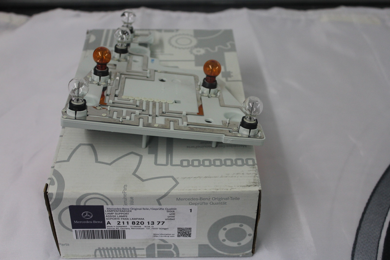 Genuine+MERCEDES+BENZ+E+Class+W211+Left+Rear+Lamp+Holder+A2118201377 ...