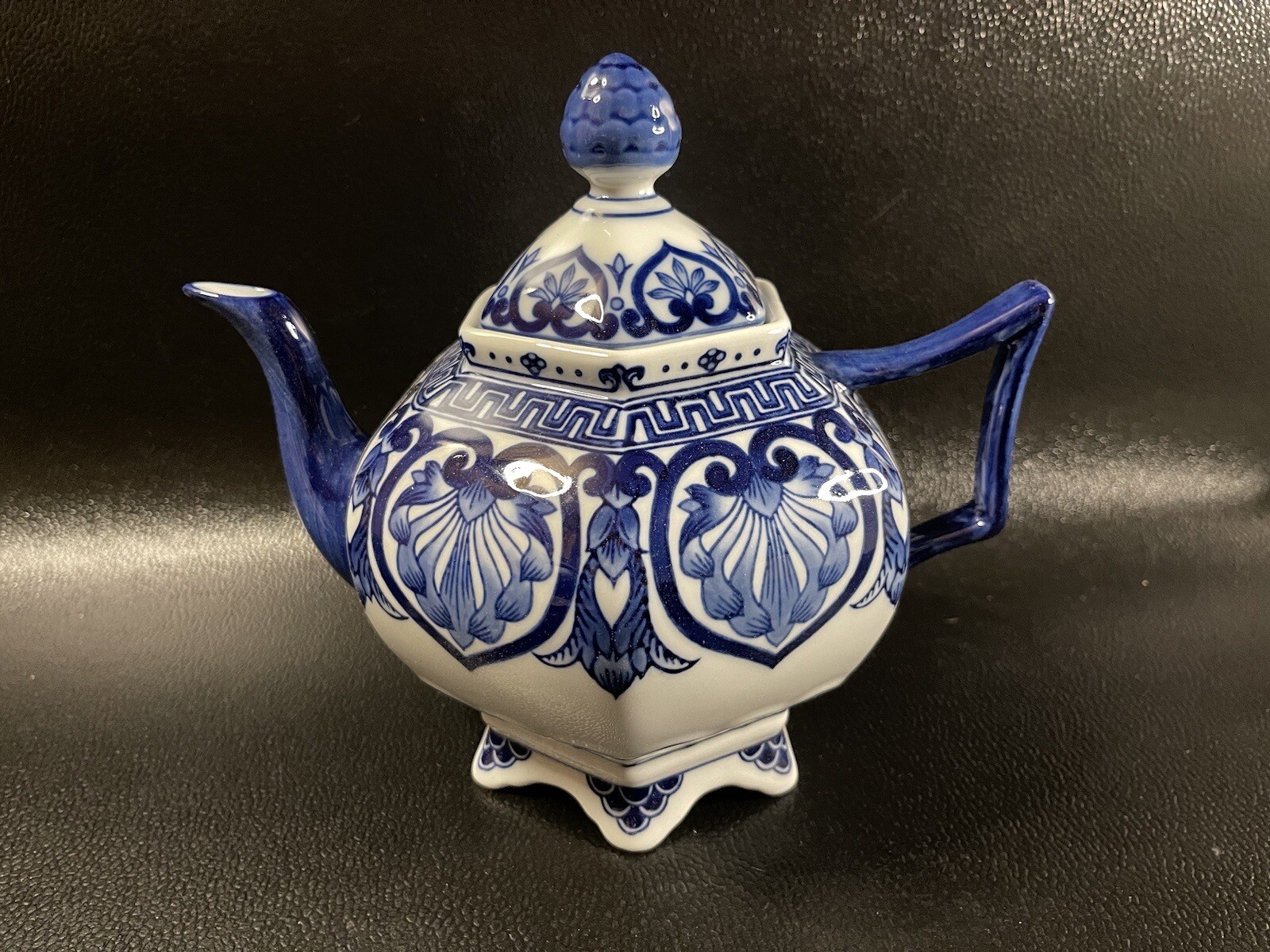 BOMBAY COMPANY Blue & White Willow Floral Hearts Teapot Tea Pot And Lid ...
