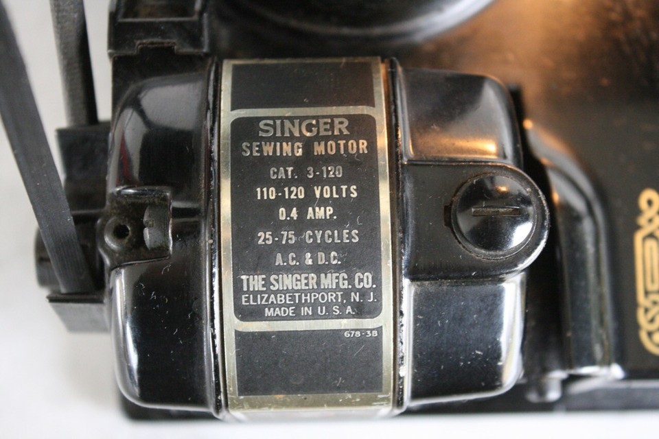 Antique SINGER 221-1 Featherweight Sewing Machine. Case Pedal Extra ...