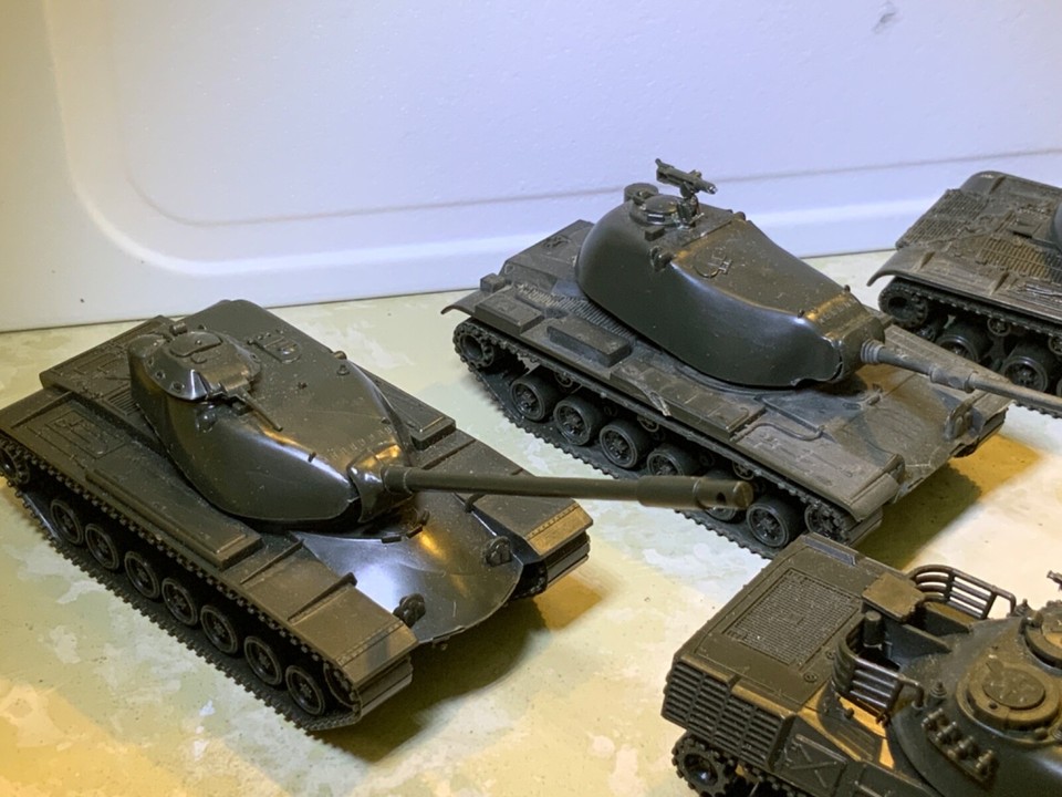 Mini tanks 1/87 or HO scale vintage new by ROCO 6 TANKS ONE GUN TURRET ...