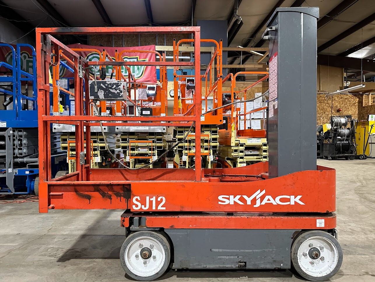 2017 SKYJACK SJ12 COMPACT PERSONNEL DRIVEABLE MANLIFT VERTICAL MAST ...