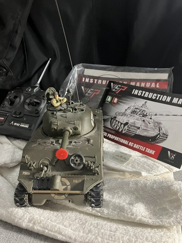 VS Tank Pro 1/24 RC Battle Tank M4A3 Sherman Very RARE + Batteries ...