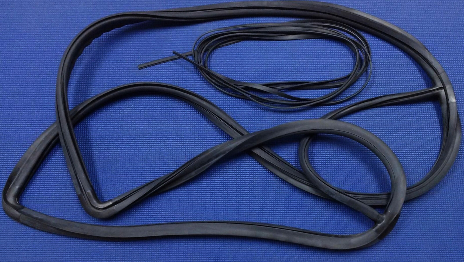 1964 - 1970 Dodge Van Front Split Windshield Rubber Seal With Lock ...