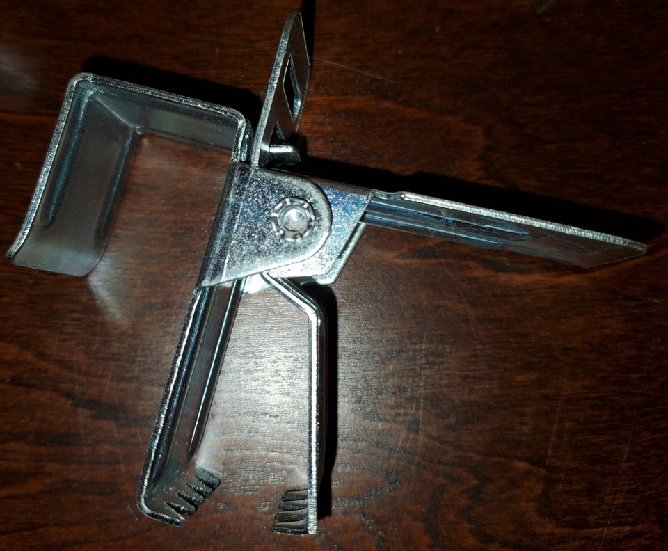 RUG CLIPS HEAVY DUTY (10 Pcs) HANGING CLIP/RUG HOLDERS/RUG HANGERS Free ...