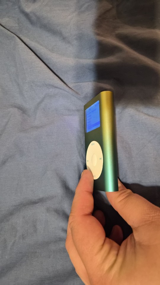 iPod Mini 2nd Gen Gold & Blue 128 GB CF Blue Backlight 750 Mah Battery ...