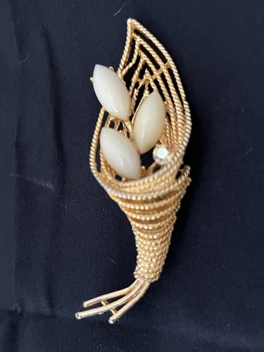 Pretty Vintage Gold Tone Faux Stones Lisa Brooch | eBay