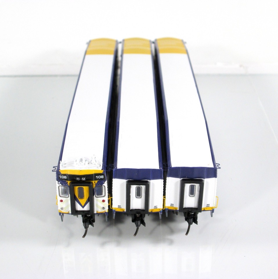 N Scale ***WEST COAST EXPRESS*** Bombardier Passenger 3-Car Set ...