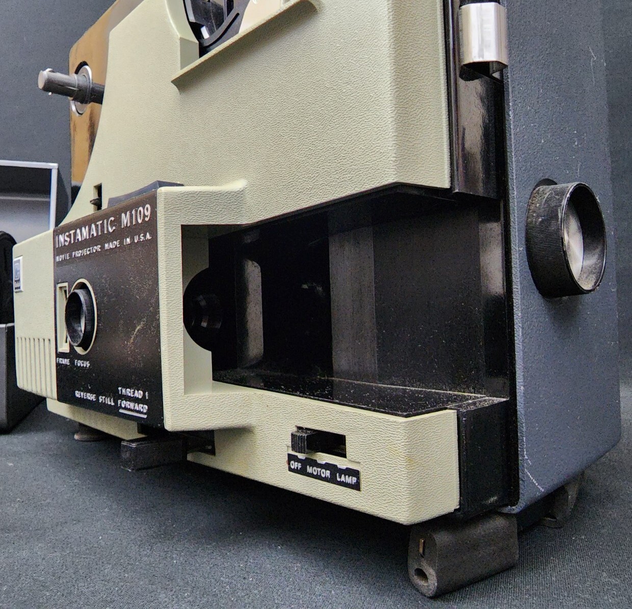 KODAK INSTAMATIC M109 MOVIE PROJECTOR SUPER 8 VINTAGE WITH HOME MOVIES ...