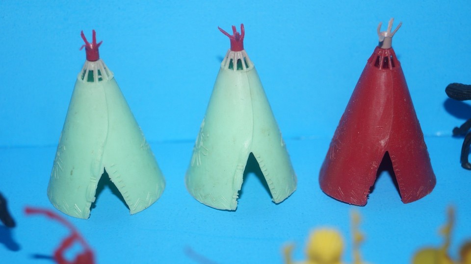 LARGE LOT OF PLASTIC COWBOYS AND INDIANS w/ HORSES & TEEPEES by GIANT ...