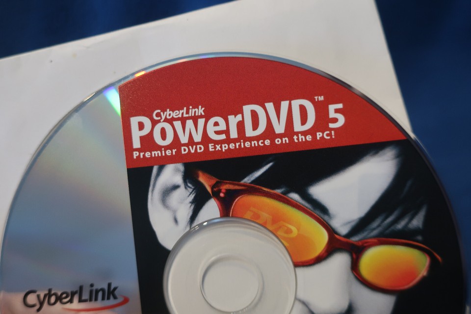 Cyberlink PowerDVD 5 Full Version Install CD w/ License Key (Covered in ...