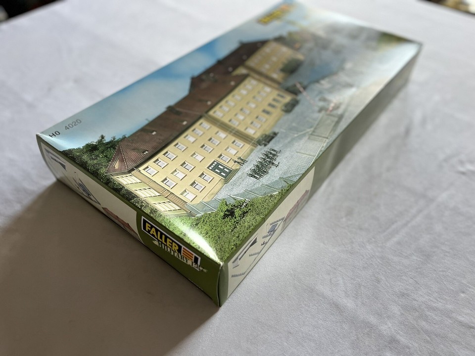 Faller Military Barracks With Toll Bar And Vehicle Shed #4020 HO Scale ...