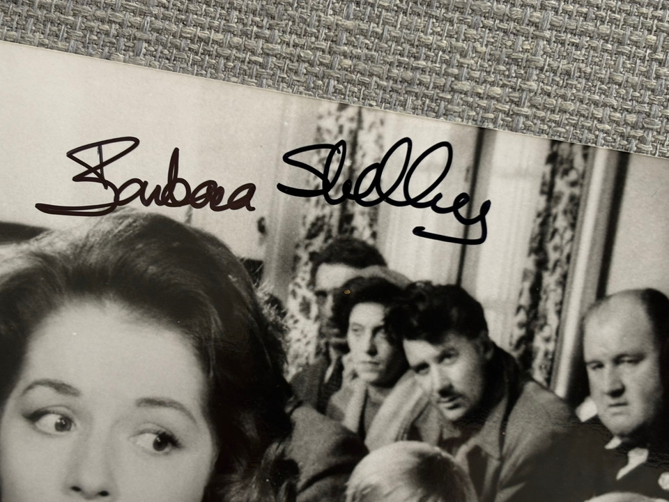 HAMMER HORROR Barbara Shelley Genuine Signed Autograph rare 8" x 10 ...