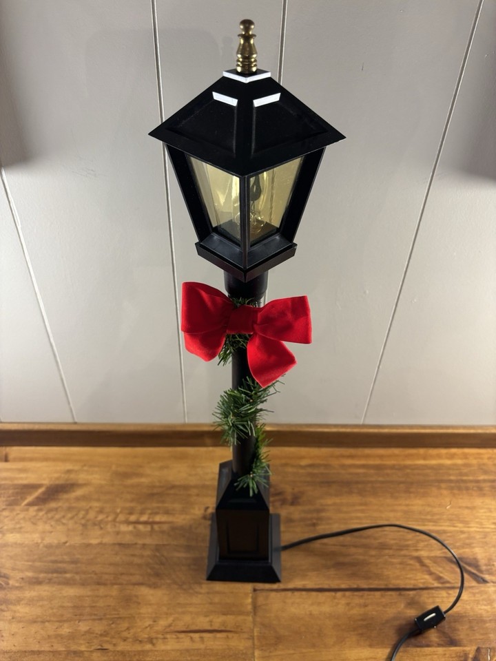 Byers Choice Caroler Flicker Lamp Light Post Christmas Accessory 22in ...