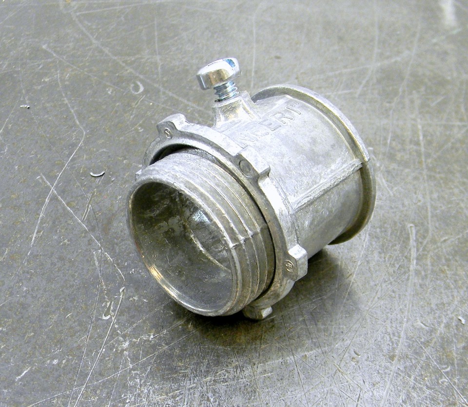 Lot Of 17 Neer EGS Electrical Group Tc-502 3/4" Set Screw Type Emt ...