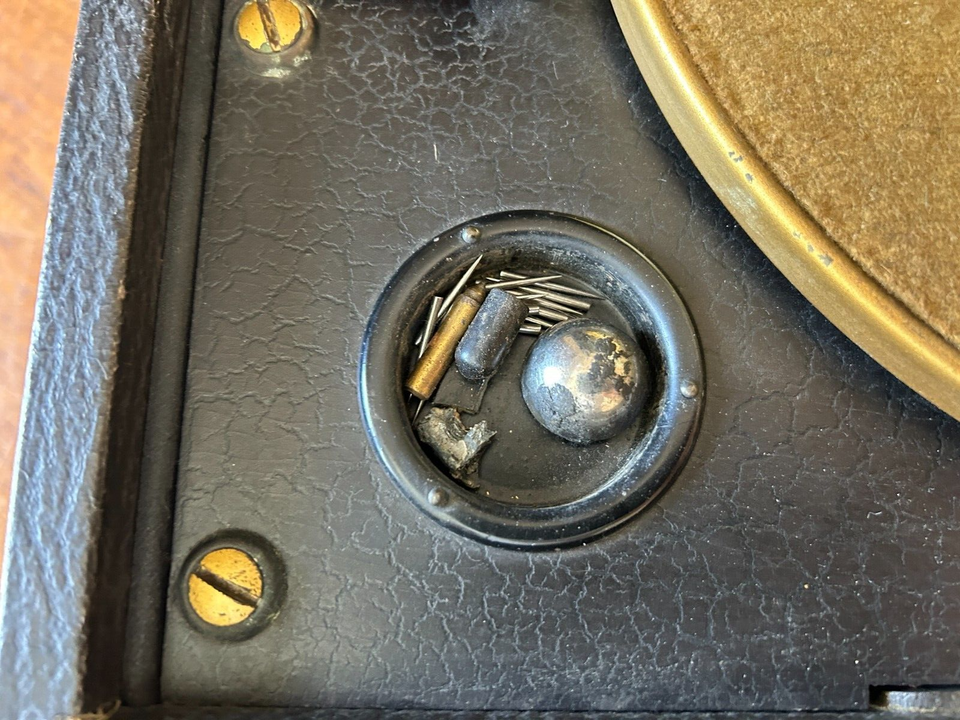 Antique Portable Victrola "Talking Machine" Record Player 4 "A" w/Crank ...