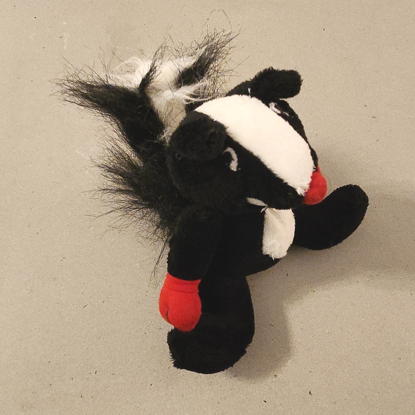Stinker Station Skunk Gasoline 6" Plush Toy Idaho Gas Fighting Boxing ...