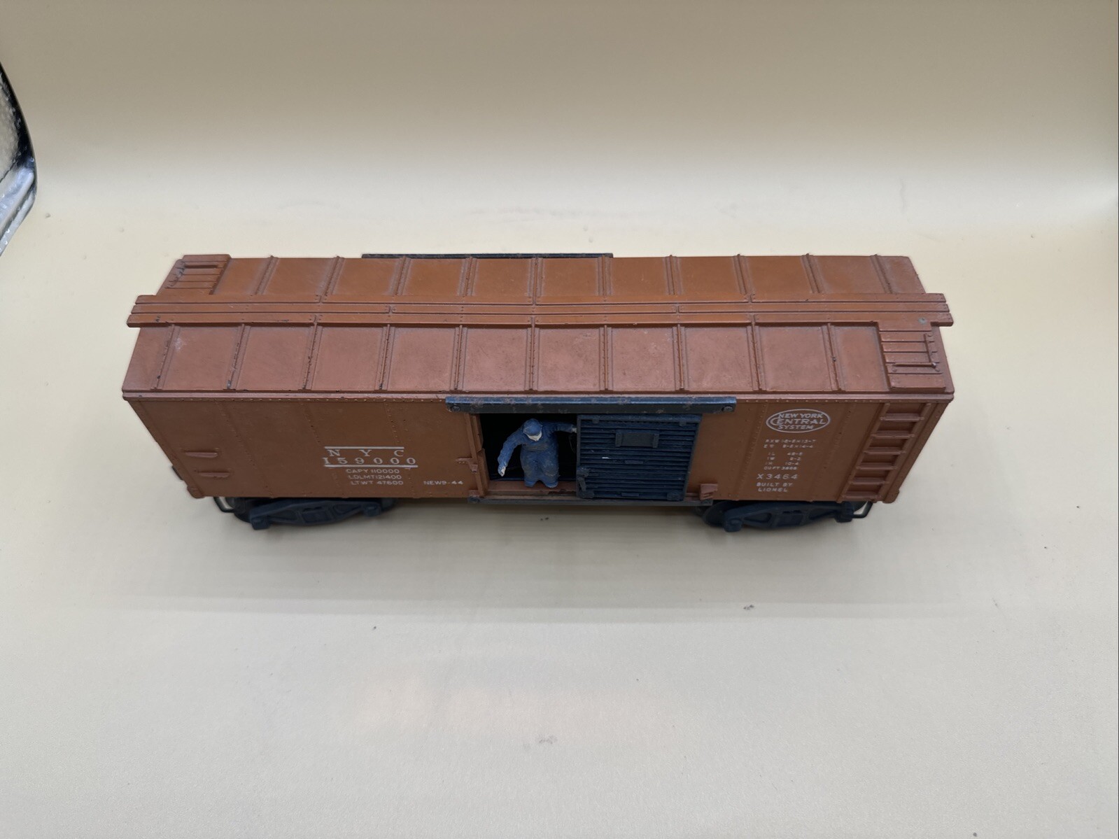 Lionel x3464 NYC New York Central Orange Box Car 159000 w/Blue Man ...