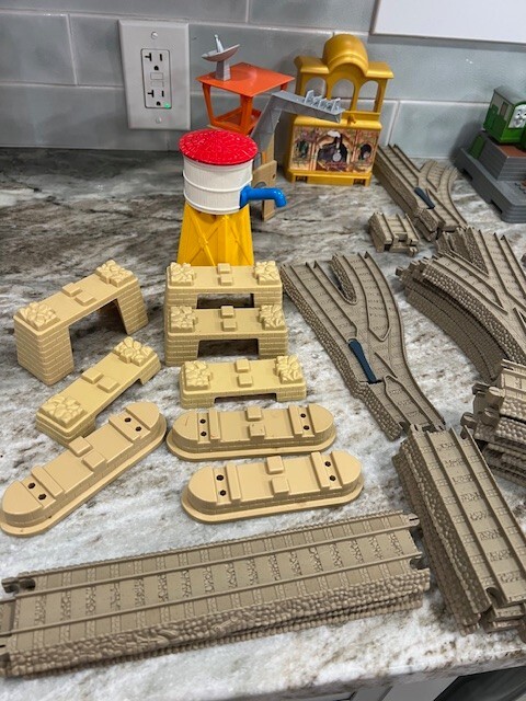 Thomas The Train Trackmaster w/2 Motorized Tanks 2 Cargo Cars, Percy 55 ...