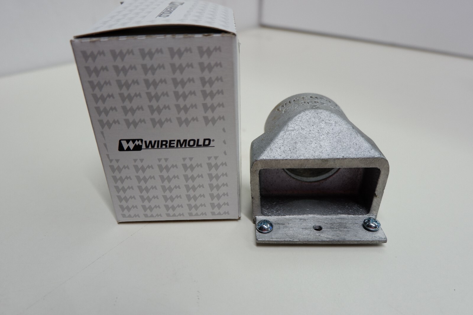 New Wiremold G3082 Raceway 3000 Series Conduit Connector Fitting Tube ...