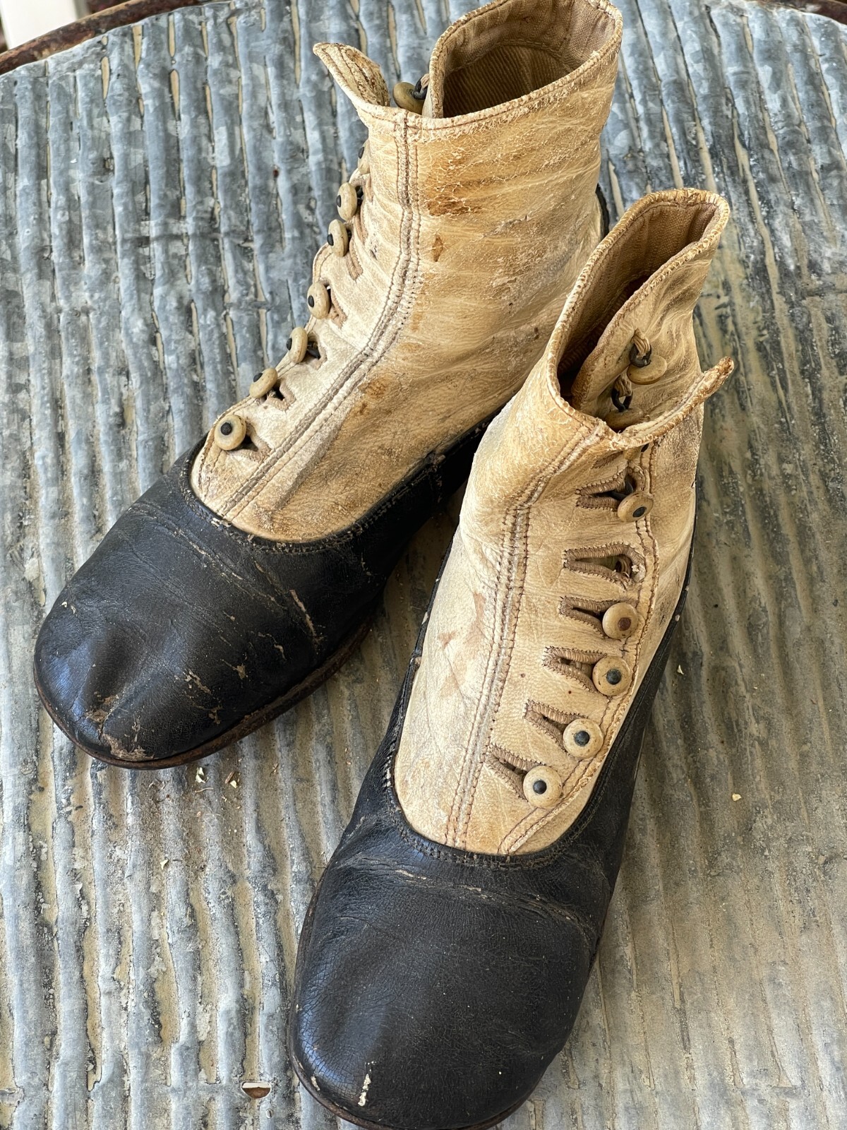 ANTIQUE VICTORIAN CHILD BUTTON UP 2 TONE BOOTS KEMPER… - Gem